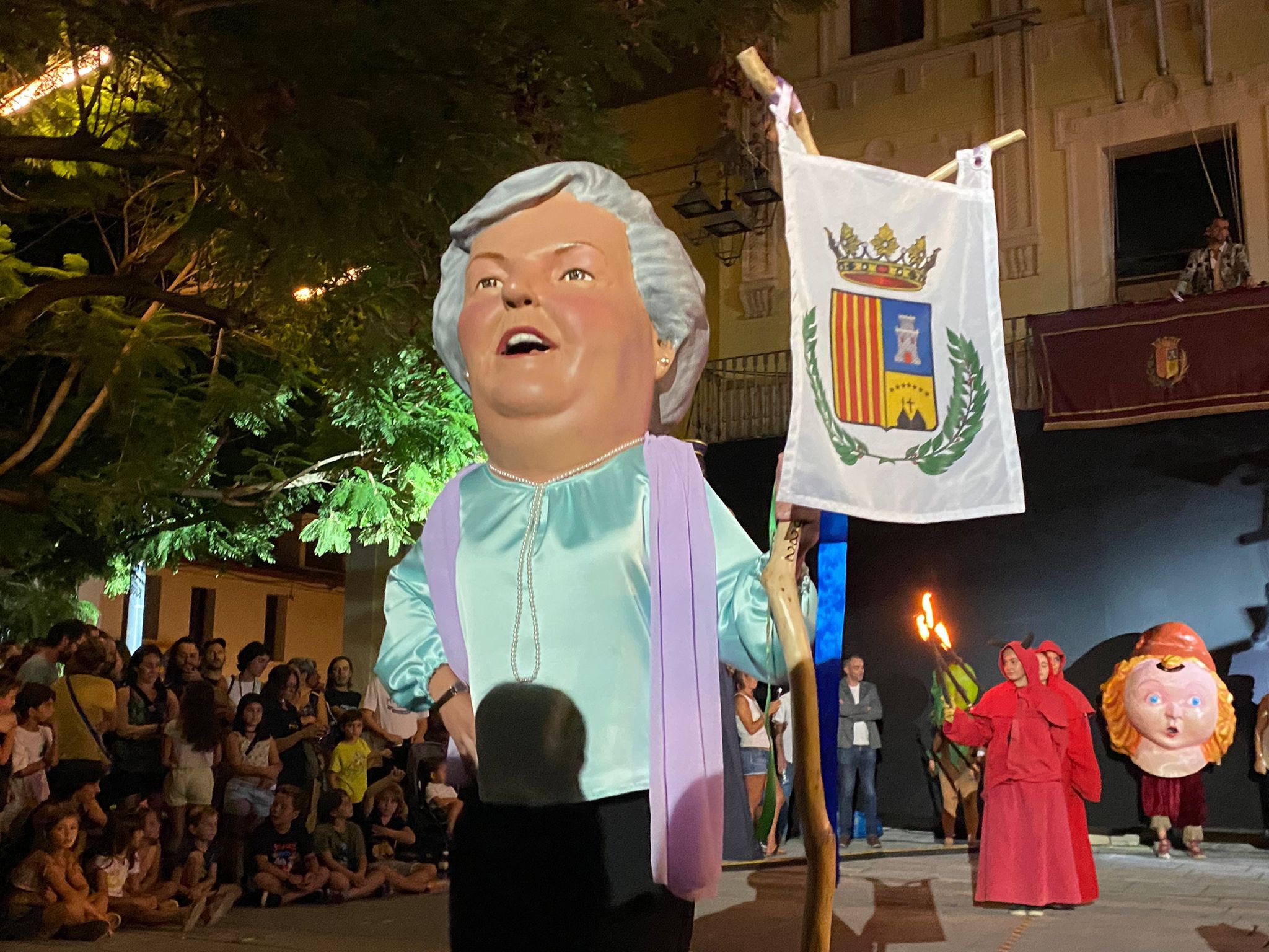 La llevadora de Tiana, el primer Capgròs de l'Any - Ajuntament de Tiana
